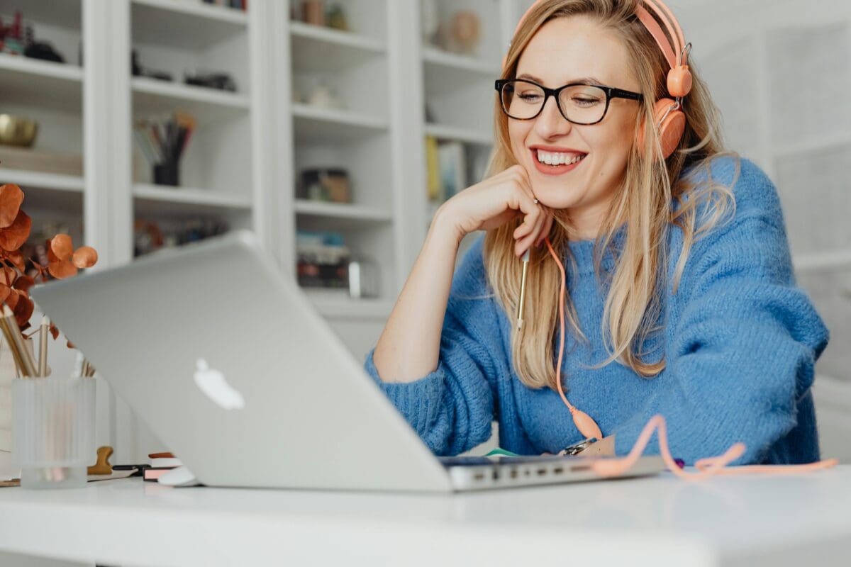 Video MBA Essays: Tips to Shine on Camera and Impress AdComs